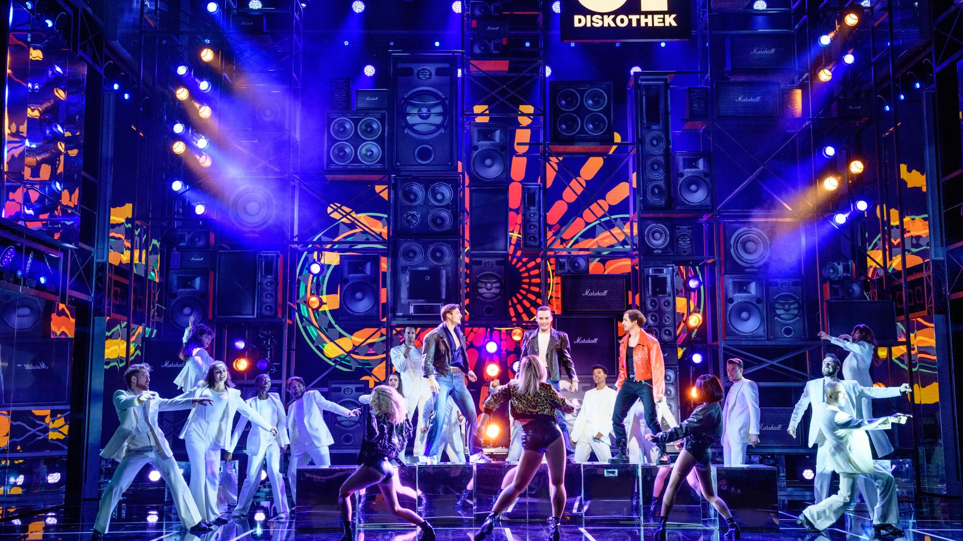 Rock me Amadeus: PROLIGHTS Astra Wash illuminate the Falco Musical ...
